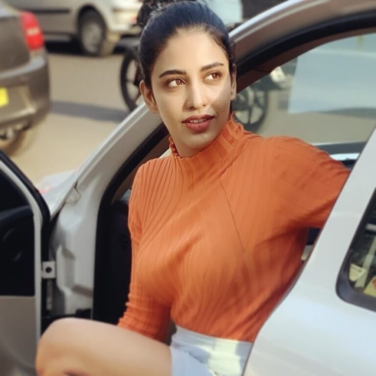 Daksha Nagarkar Instagram – She’s a queen with a little bit of savage 👑 ...