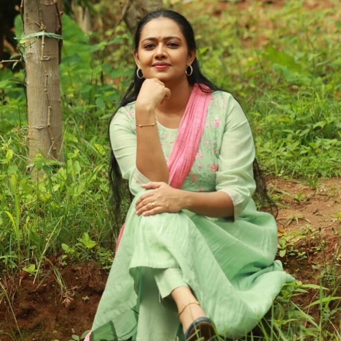 Actress Divya Padmini HD Instagram Photos and Wallpapers September 2022 ...