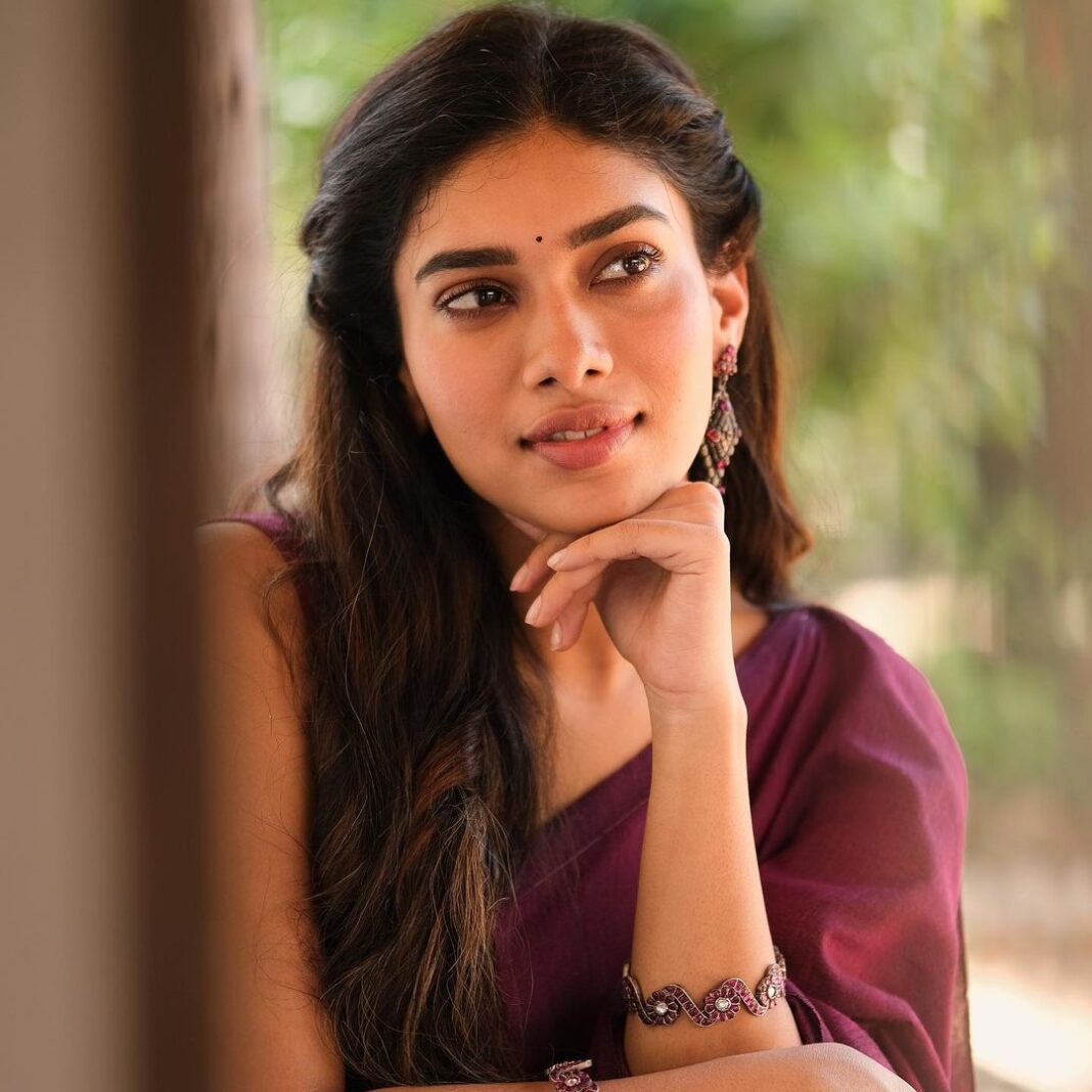 Actress Dushara Vijayan HD Instagram Photos and Wallpapers August 2022 ...