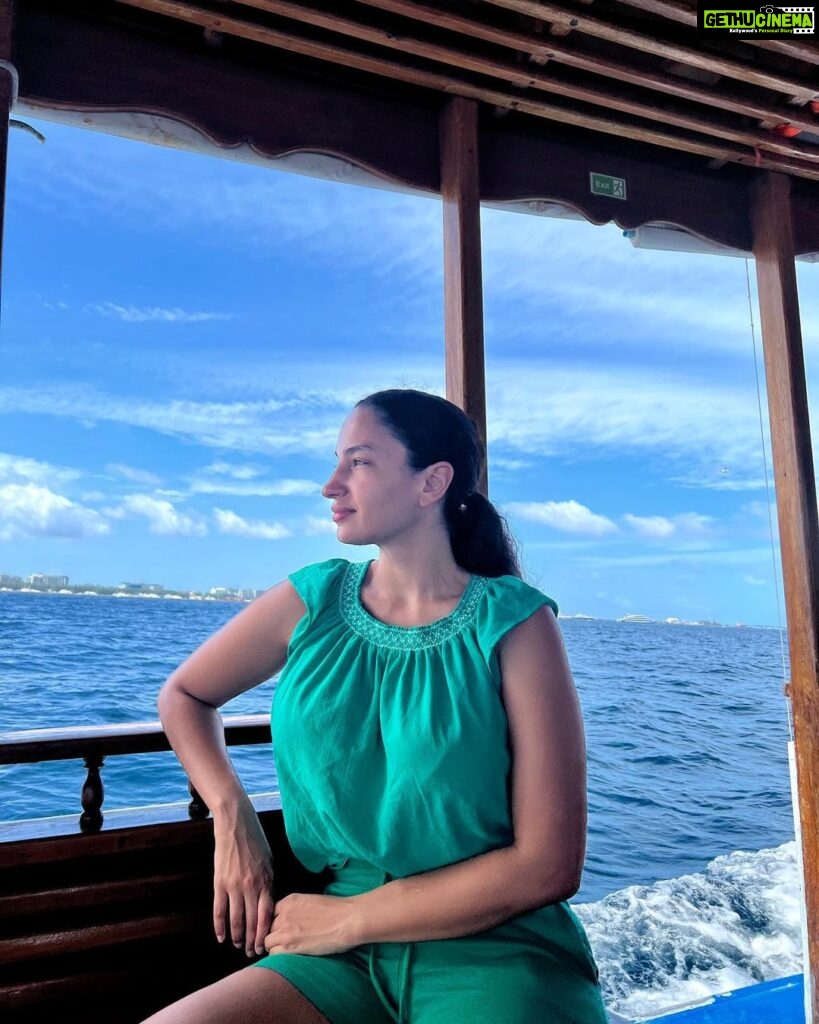 Actress Elena Roxana Maria Fernandes HD Photos and Wallpapers June 2022 ...