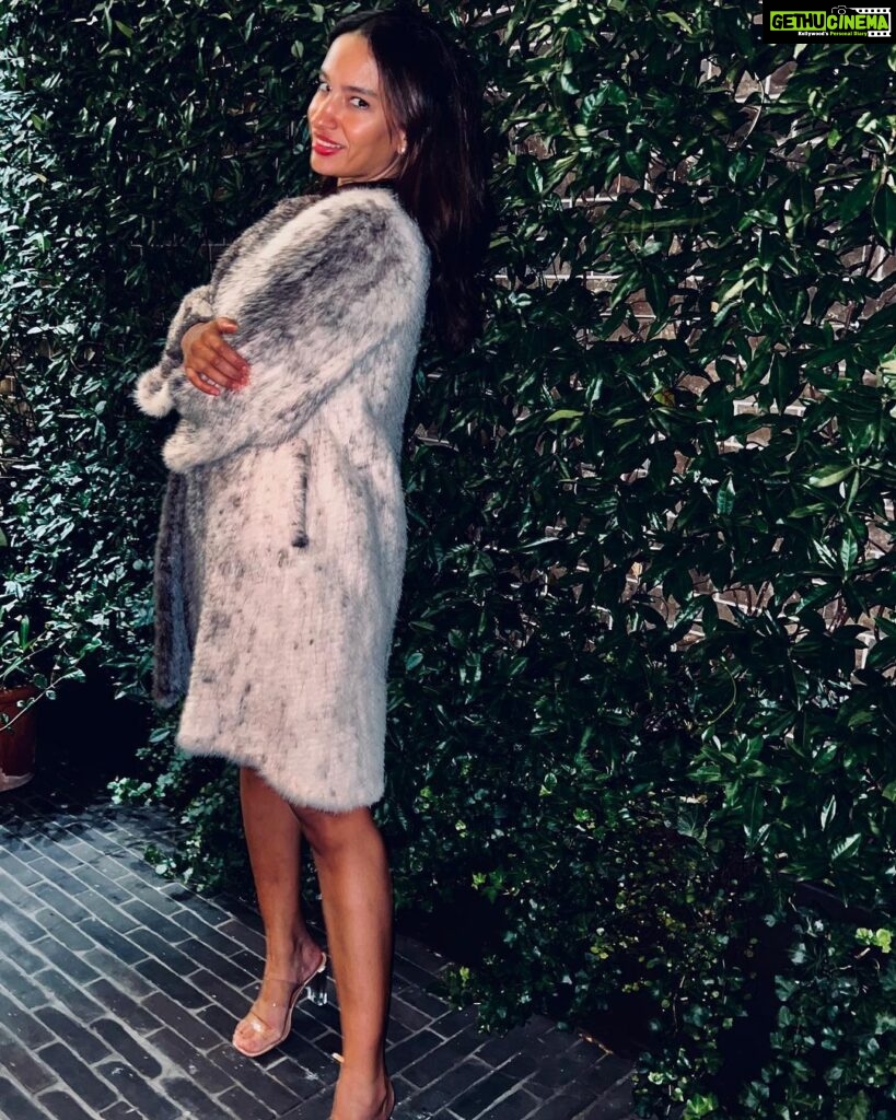 Actress Elena Roxana Maria Fernandes HD Instagram Photos and Wallpapers ...