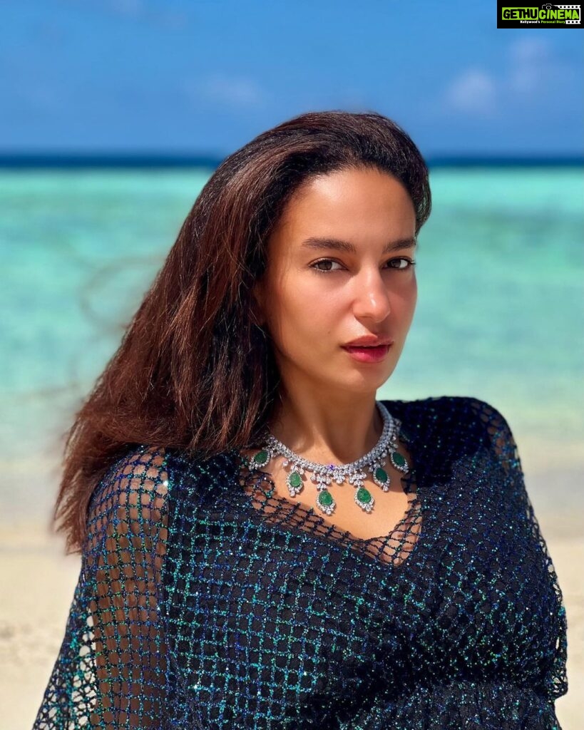 Actress Elena Roxana Maria Fernandes HD Photos and Wallpapers November ...