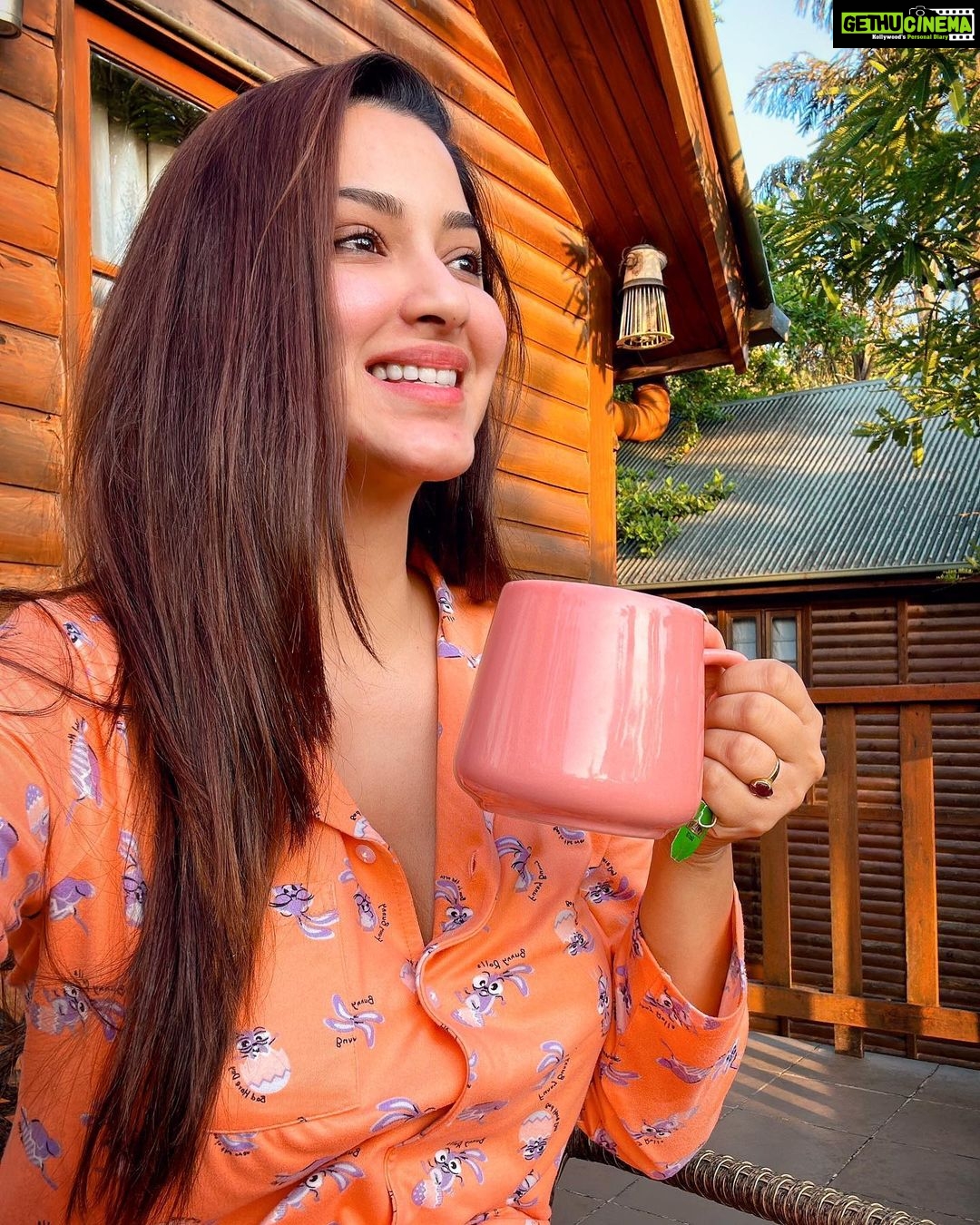 Actress Eshanya Maheshwari HD Instagram Photos and Wallpapers December 2022 | Gethu Cinema