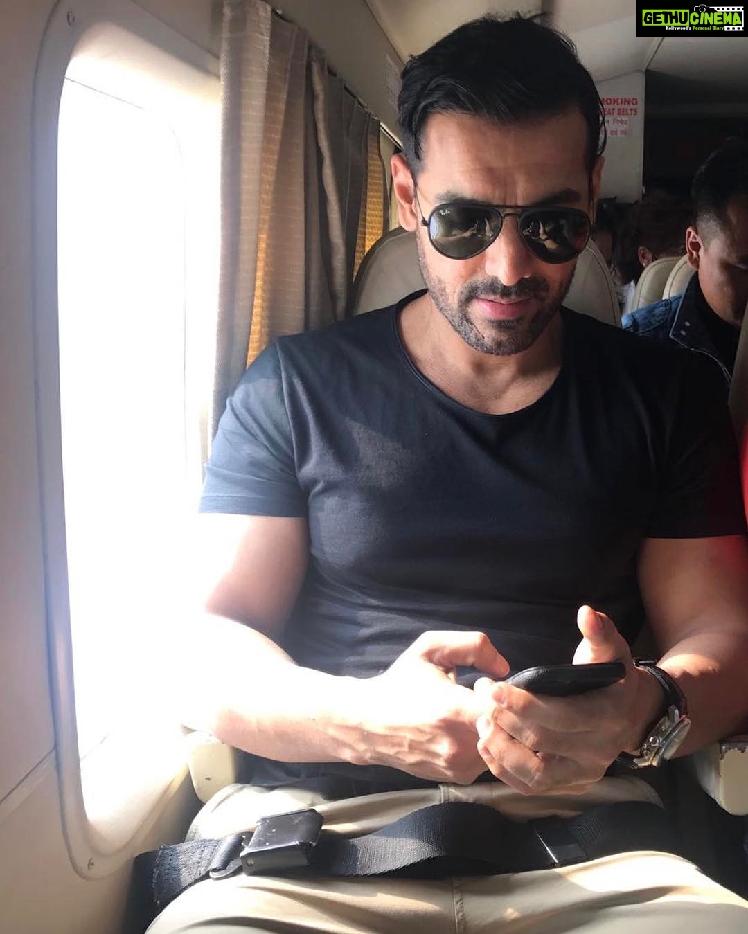 Actor John Abraham HD Instagram Photos and Wallpapers April 2017 ...