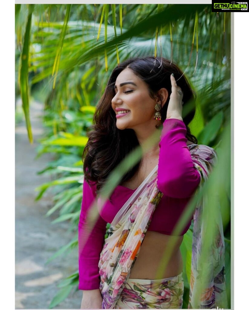 Actress Kangna Sharma HD Instagram Photos and Wallpapers September 2022 ...