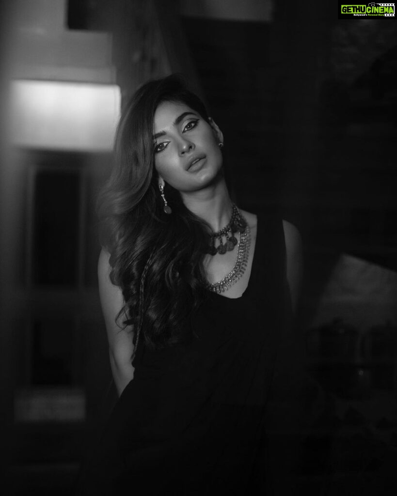 Actress Karishma Sharma HD Instagram Photos and Wallpapers December ...
