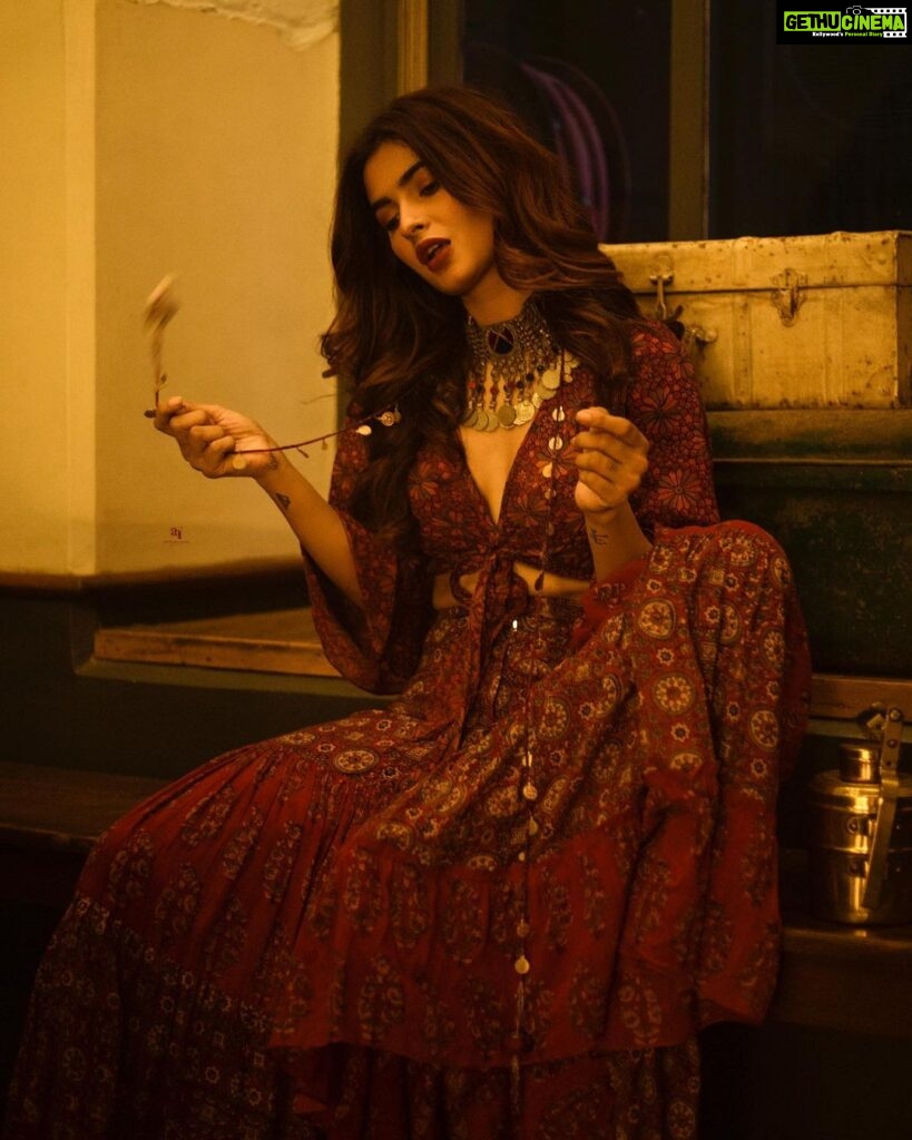 Actress Karishma Sharma HD Instagram Photos and Wallpapers October 2020 ...
