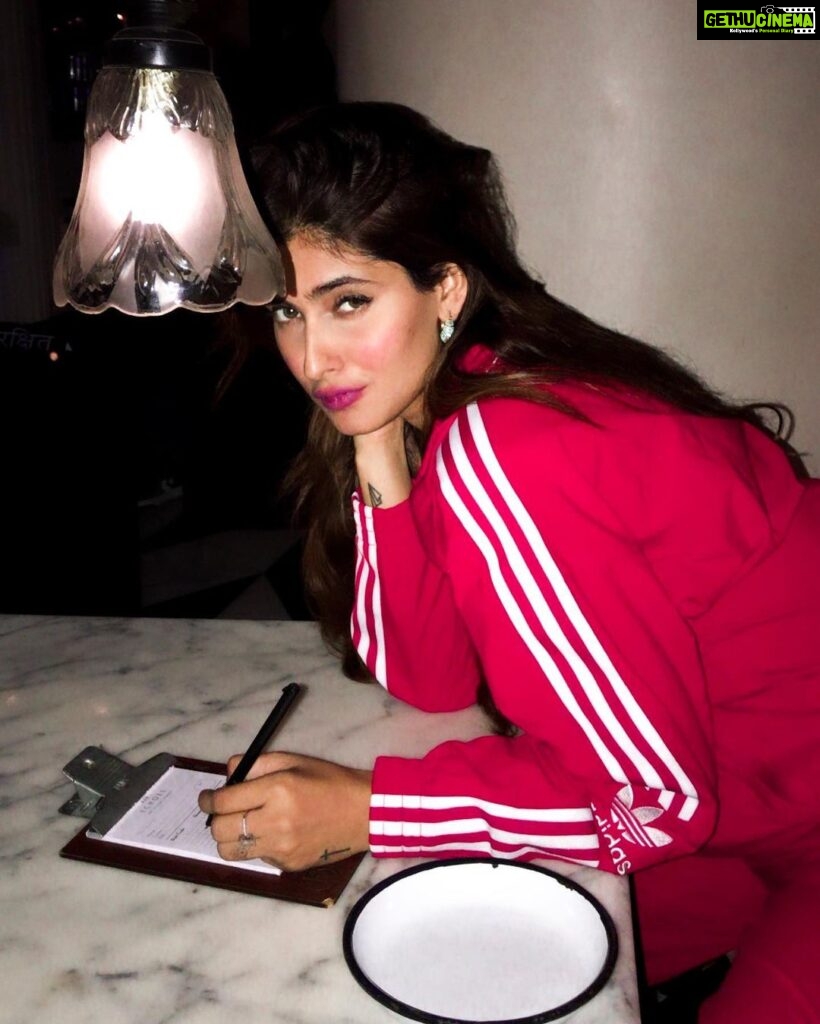 Actress Karishma Sharma HD Photos and Wallpapers June 2020 - Gethu Cinema