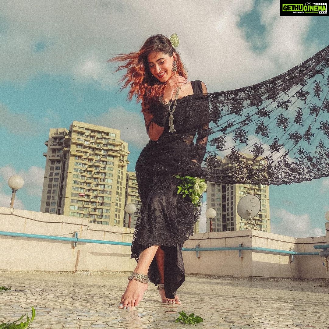 Karishma Sharma Instagram – Inhi logo ne le lina dupatta mera. Humari ...