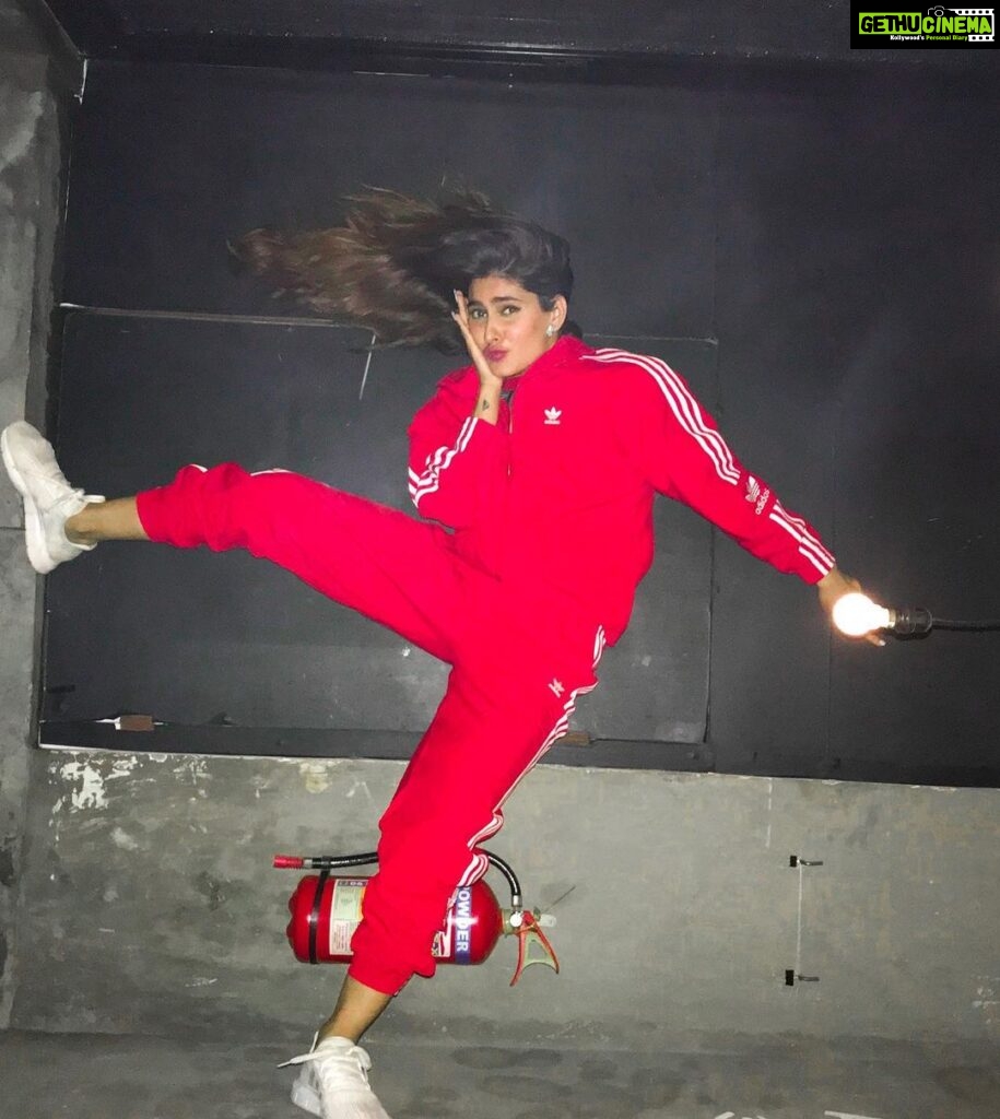 Actress Karishma Sharma HD Instagram Photos and Wallpapers December ...