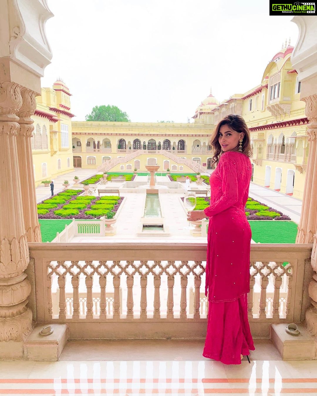 Karishma Sharma Instagram – Princess Dairies 😍 Rambagh Palace | Gethu ...