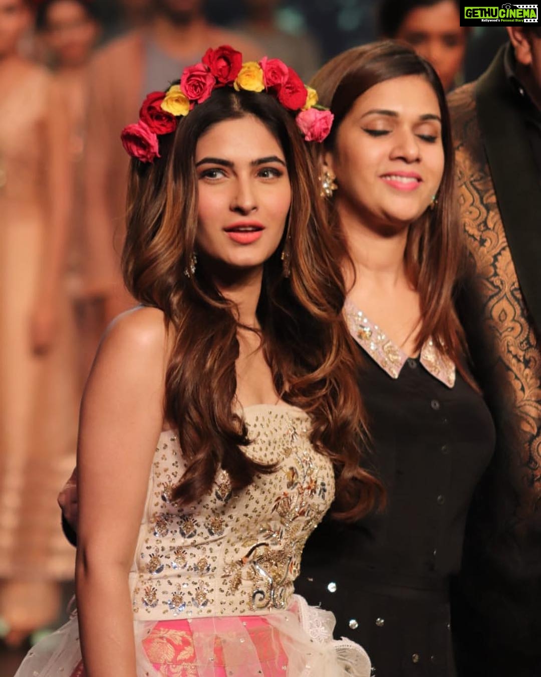 Actress Karishma Sharma HD Photos and Wallpapers November 2018 - Gethu ...