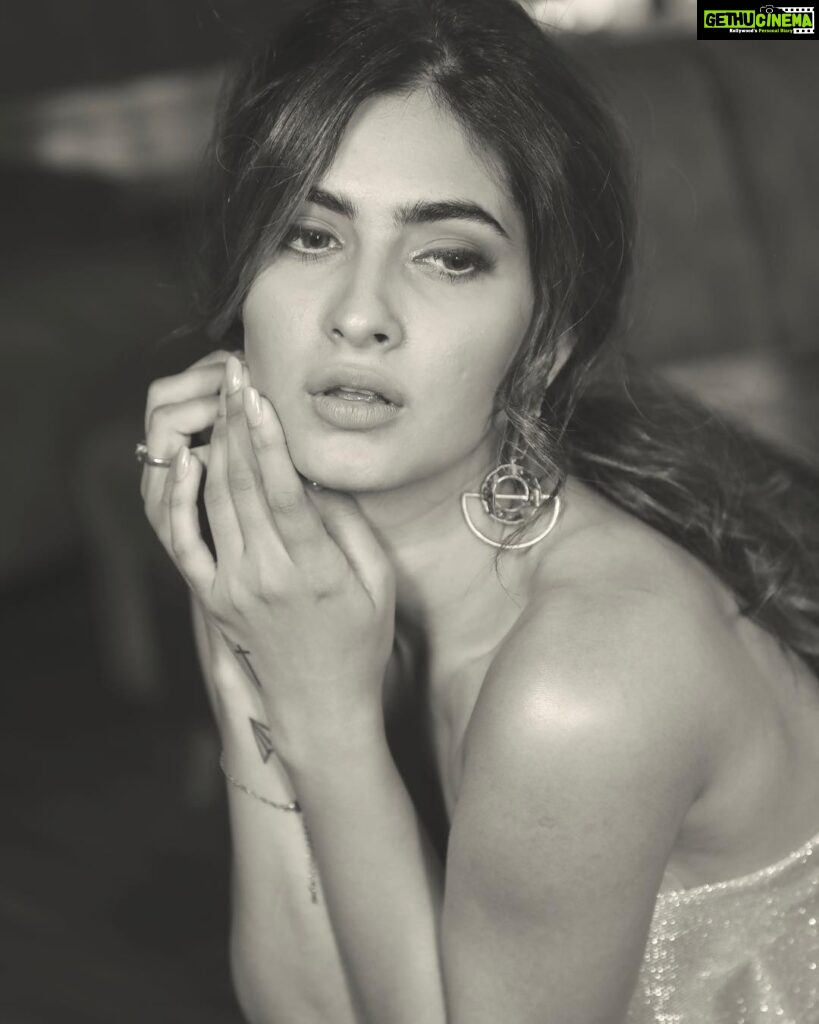 Actress Karishma Sharma HD Instagram Photos and Wallpapers November ...