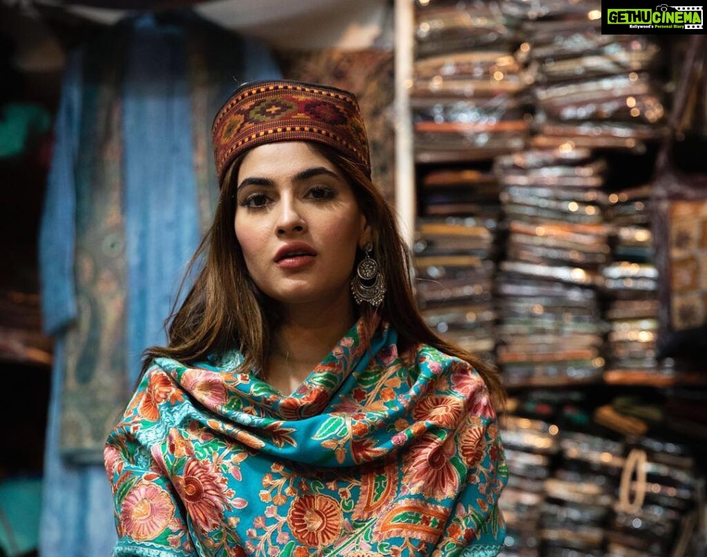 Actress Karishma Sharma HD Instagram Photos and Wallpapers August 2018 ...