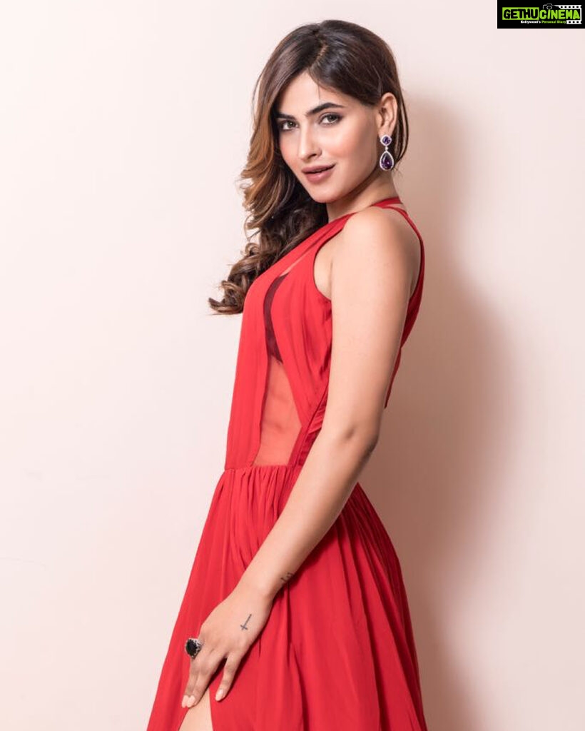 Actress Karishma Sharma HD Instagram Photos and Wallpapers October 2018 ...