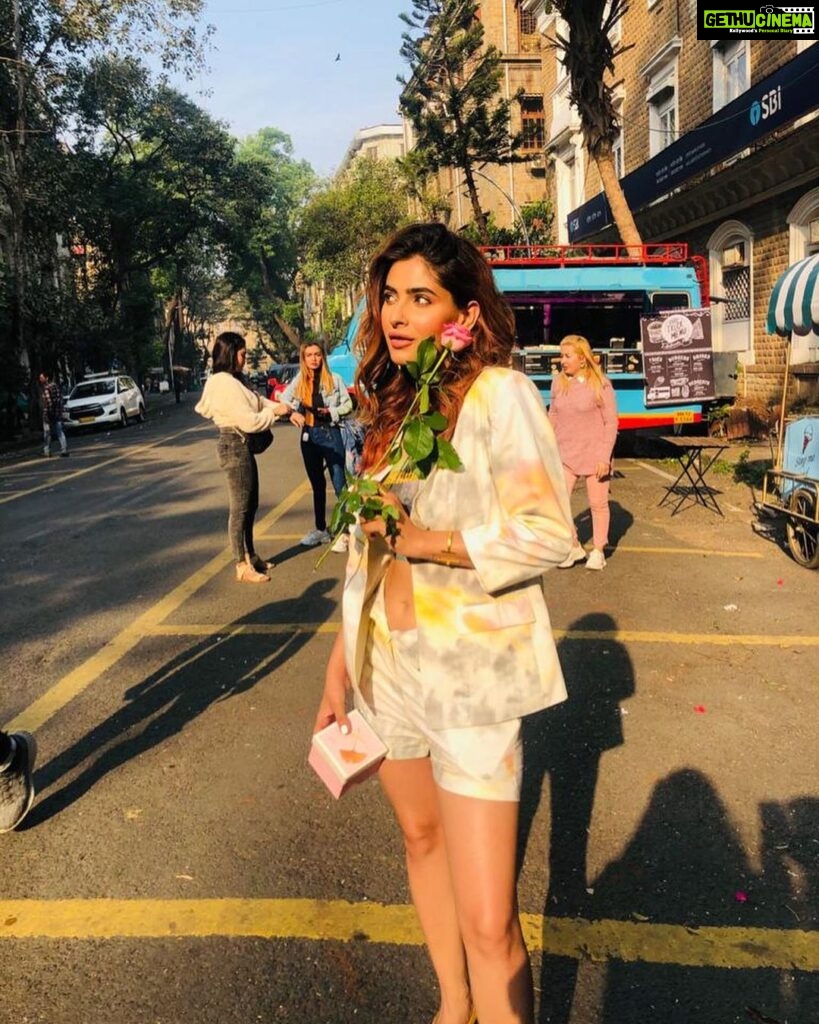 Actress Karishma Sharma HD Instagram Photos and Wallpapers December ...