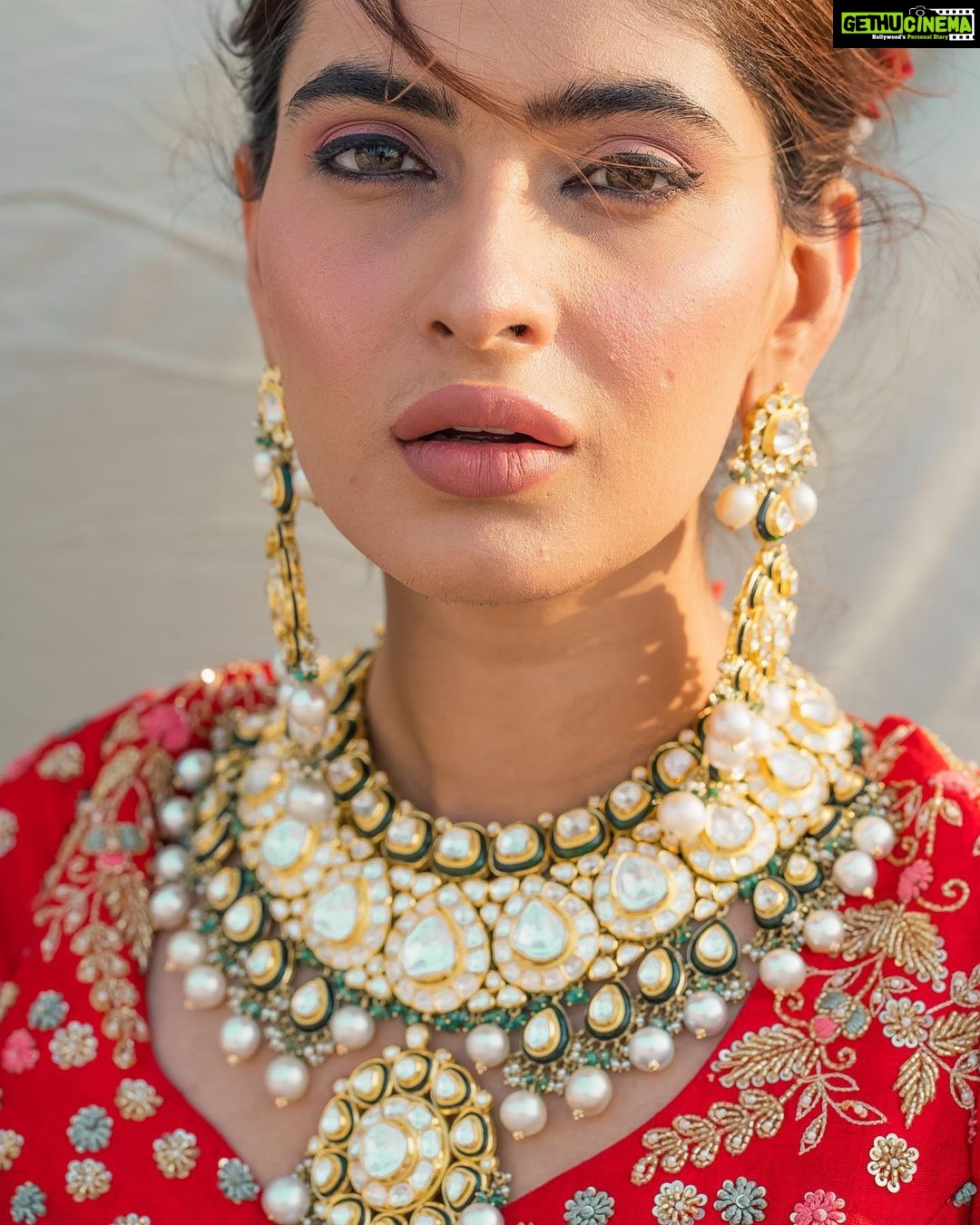 Karishma Sharma Instagram – Redefining luxury and yet holding a strong ...