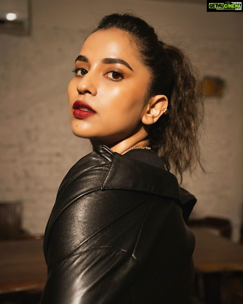 Komalee Prasad Instagram – Let me be your woman… 🎩🪄🎶 . . . 👗 @sumaiah ...