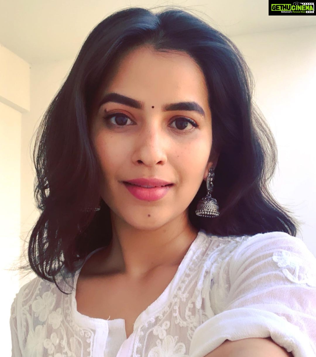 Komalee Prasad Instagram – Vintage!! Both filter and her !! 🤍 | Gethu ...