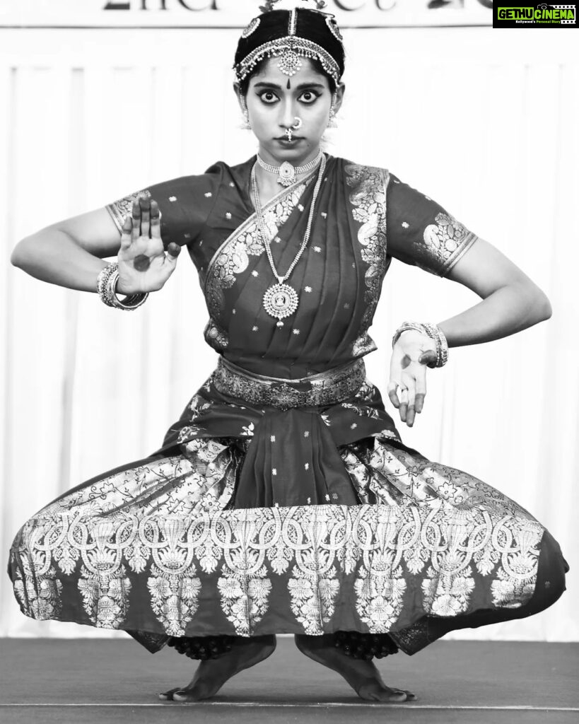 Actress Krisha Kurup HD Photos and Wallpapers November 2022 - Gethu Cinema