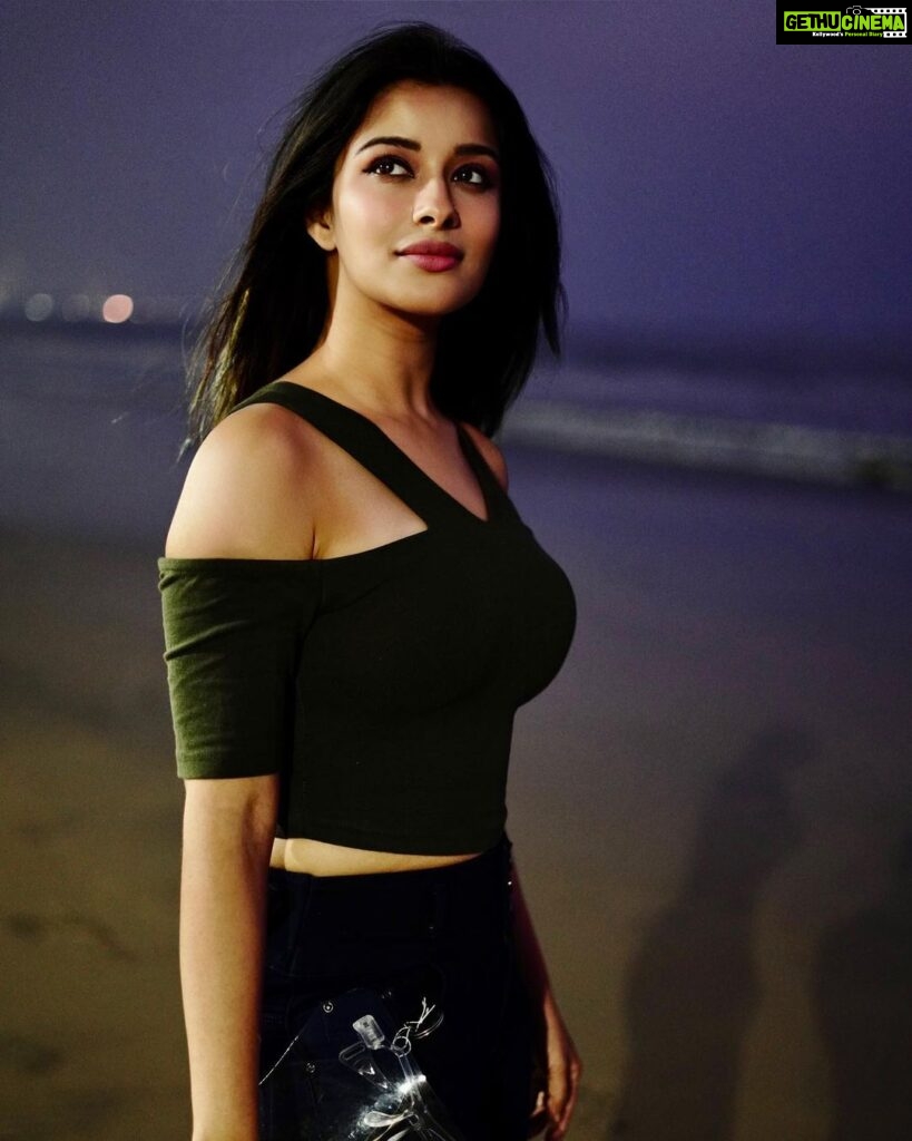 Actress Madhuurima HD Photos and Wallpapers December 2022 - Gethu Cinema