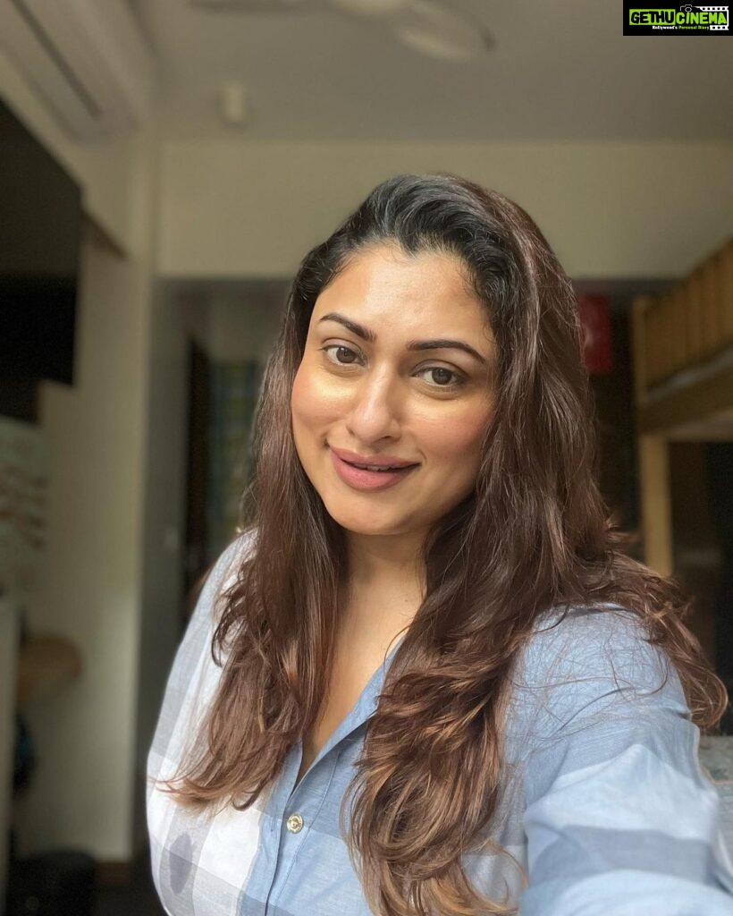 Actress Malavika HD Photos and Wallpapers October 2022 | Gethu Cinema