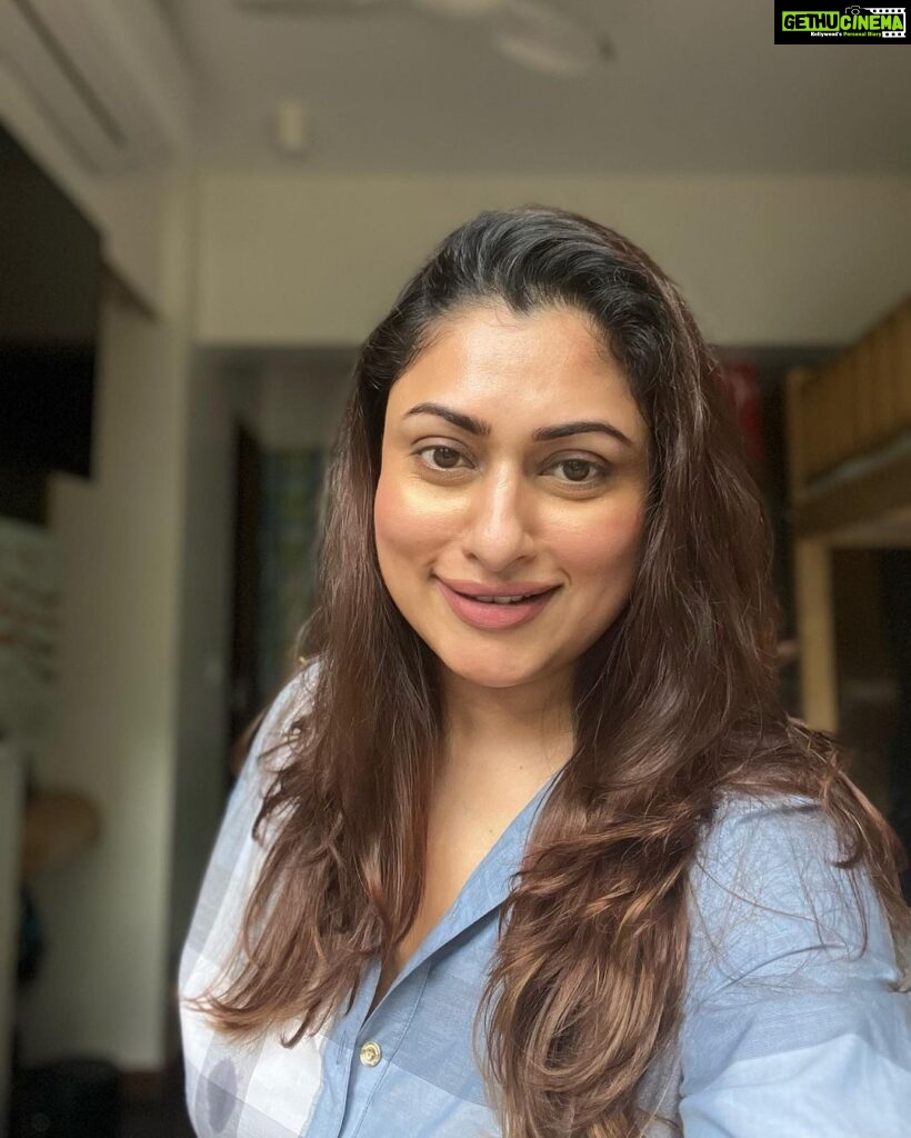 Actress Malavika HD Photos and Wallpapers October 2022 | Gethu Cinema