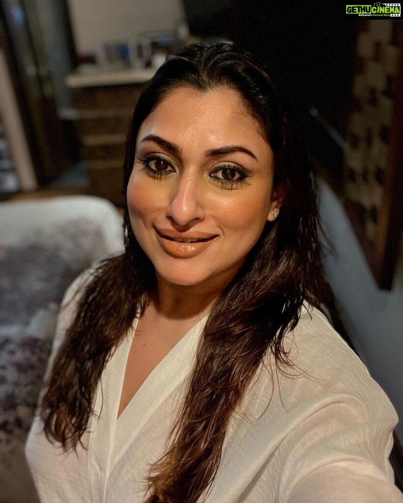 Actress Malavika HD Photos and Wallpapers September 2022 - Gethu Cinema