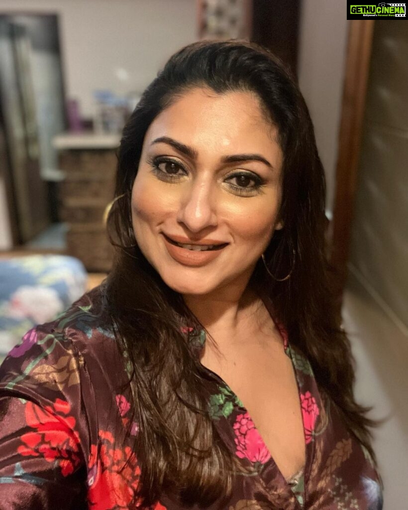 Actress Malavika HD Photos and Wallpapers September 2022 - Gethu Cinema