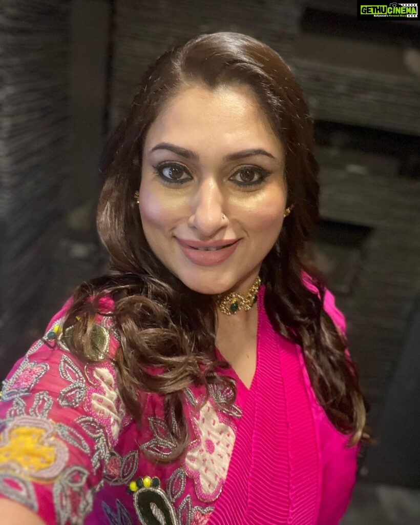 Actress Malavika HD Instagram Photos and Wallpapers October 2022 ...