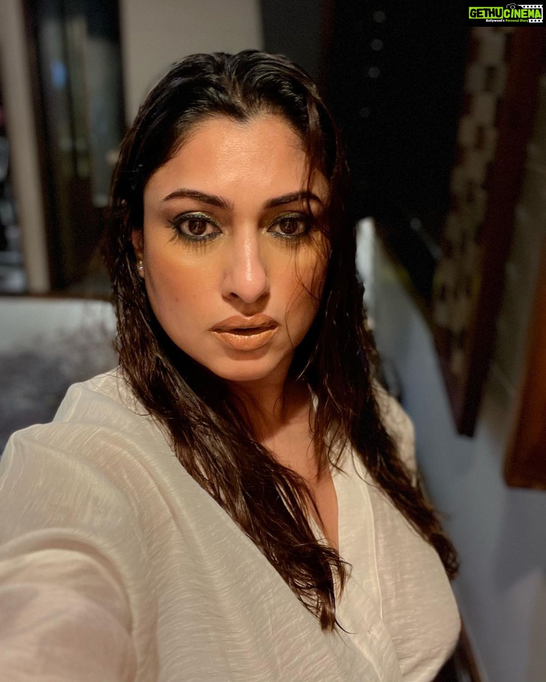 Actress Malavika HD Photos and Wallpapers September 2022 - Gethu Cinema