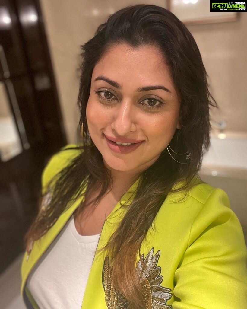 Actress Malavika HD Photos and Wallpapers September 2022 - Gethu Cinema