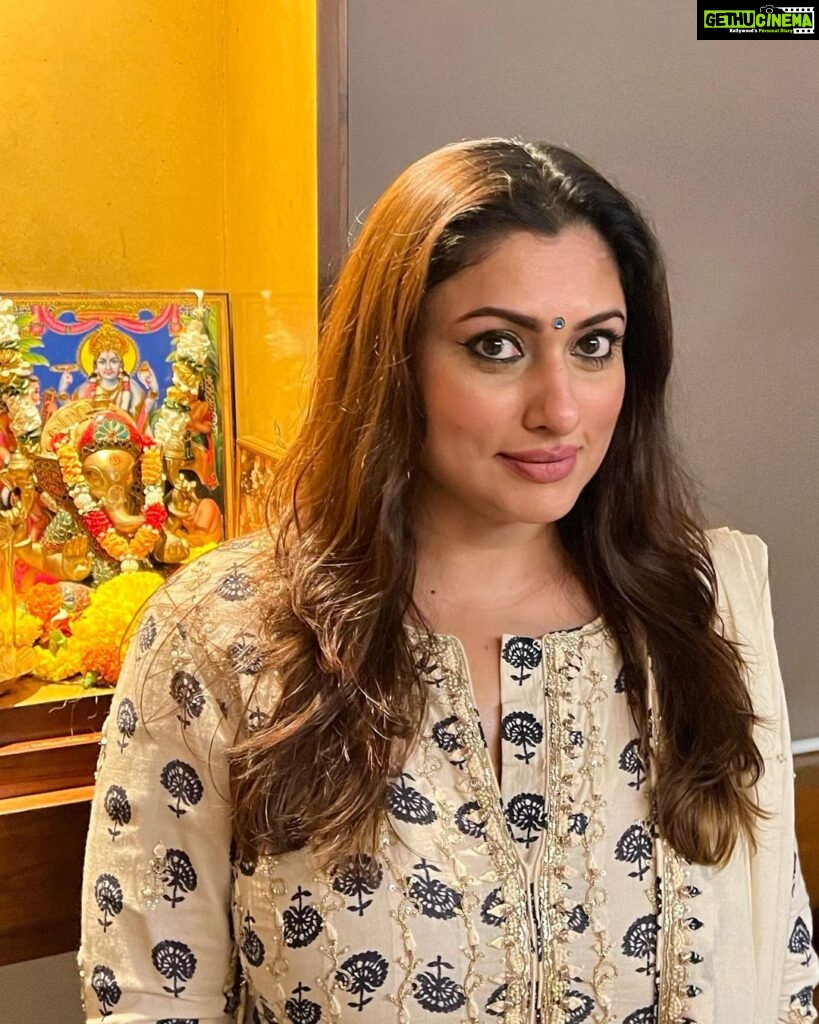 Actress Malavika HD Photos and Wallpapers September 2022 | Gethu Cinema