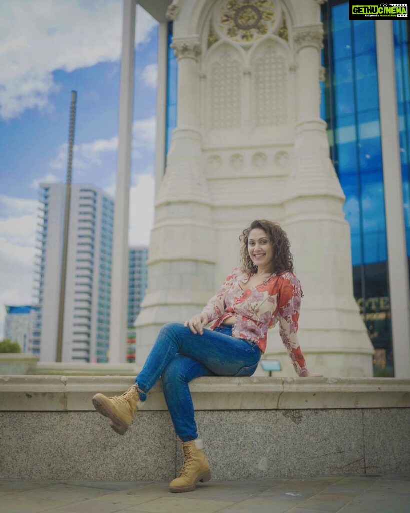 Actress Manjari Fadnnis HD Instagram Photos and Wallpapers September ...