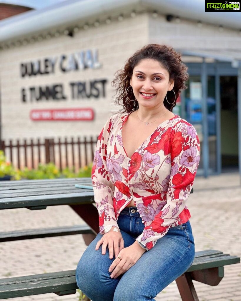 Actress Manjari Fadnnis HD Instagram Photos and Wallpapers September ...