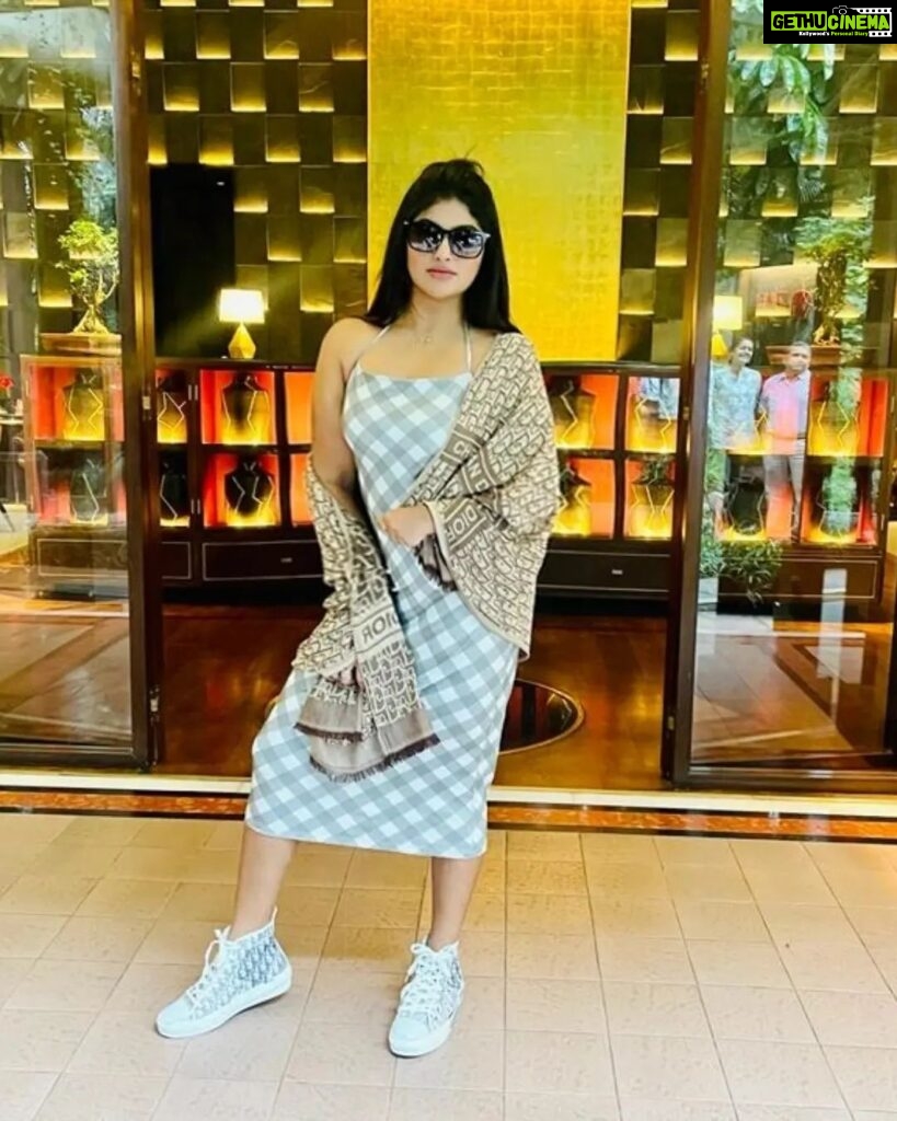 Actress Naina Sarwar HD Photos and Wallpapers September 2022 - Gethu Cinema