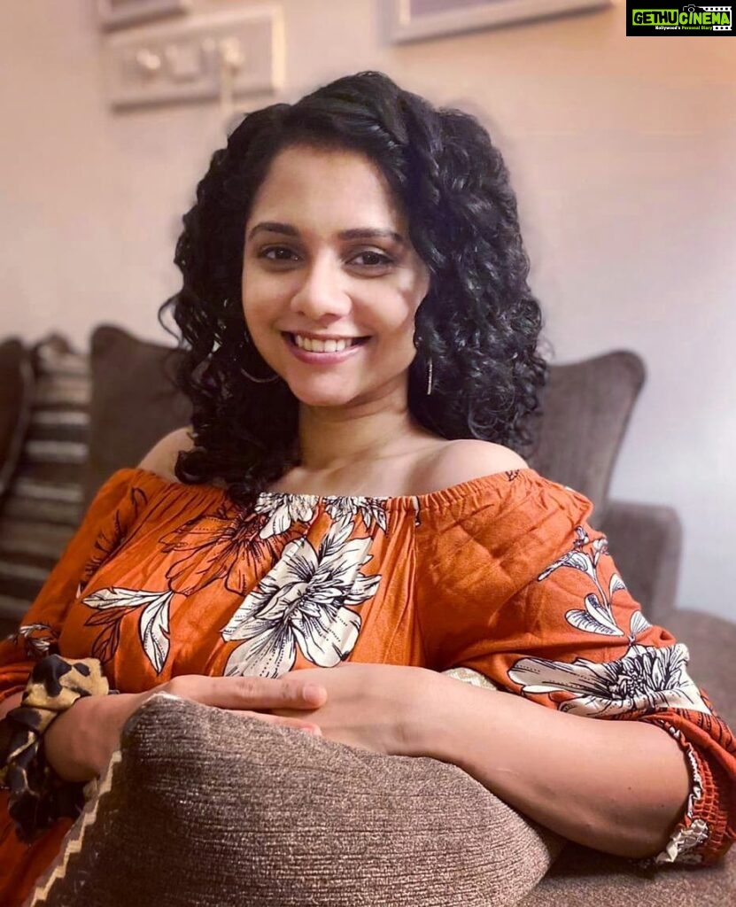 Actress Namita Krishnamurthy HD Instagram Photos and Wallpapers March ...