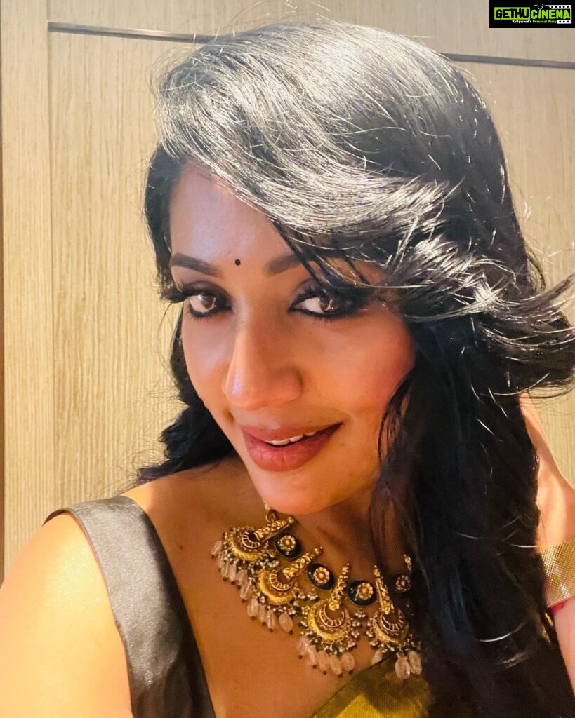 Actress Navya Nair HD Photos and Wallpapers November 2022 - Gethu Cinema