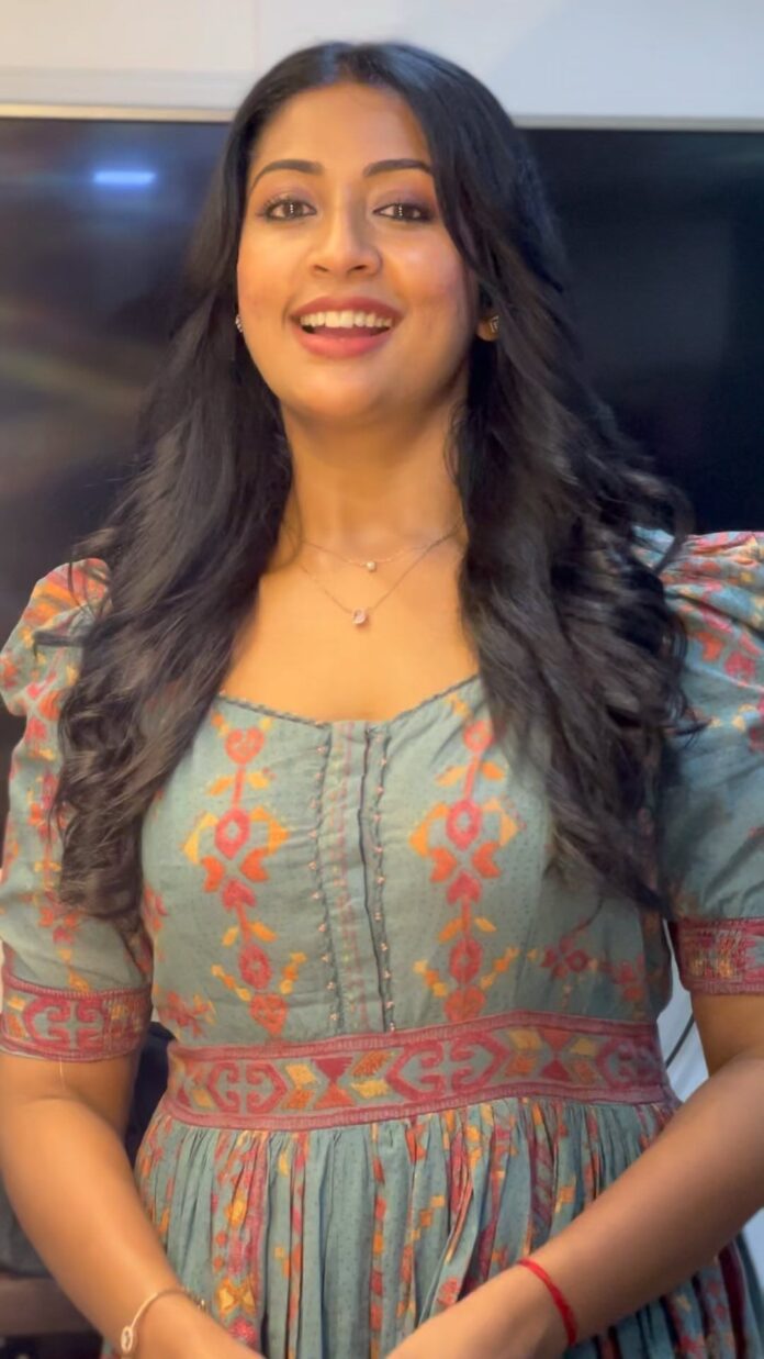 Actress Navya Nair HD Photos and Wallpapers May 2023 | Gethu Cinema