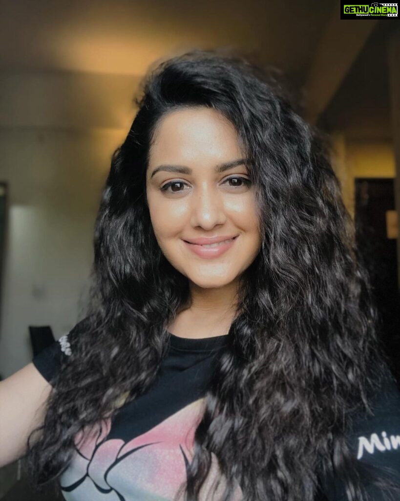 Actress Neetha Ashok HD Instagram Photos and Wallpapers November 2021 ...