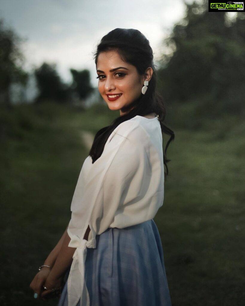 Actress Neetha Ashok HD Instagram Photos and Wallpapers December 2020 ...