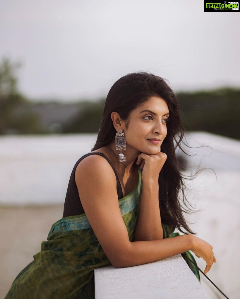 Actress Nivedhithaa Sathish HD Instagram Photos and Wallpapers August ...