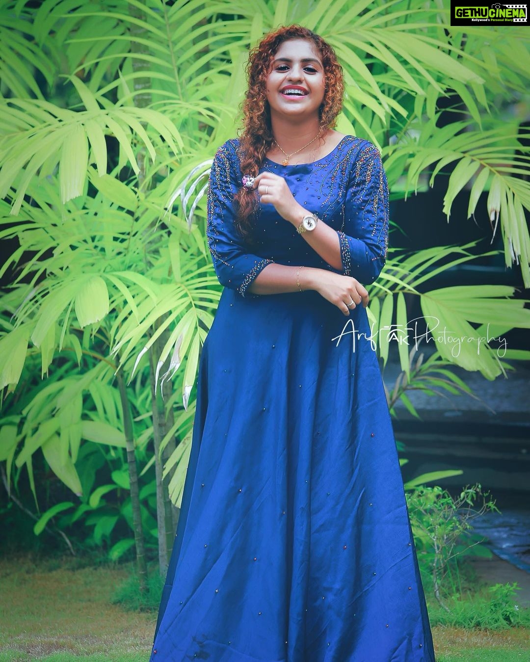 Actress Noorin Shereef HD Photos and Wallpapers August 2019 - Gethu Cinema