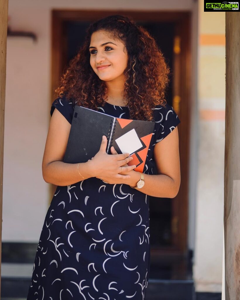 Noorin Shereef Instagram - Weakness of girls like me😂😂😂😂😋 Asramam ...