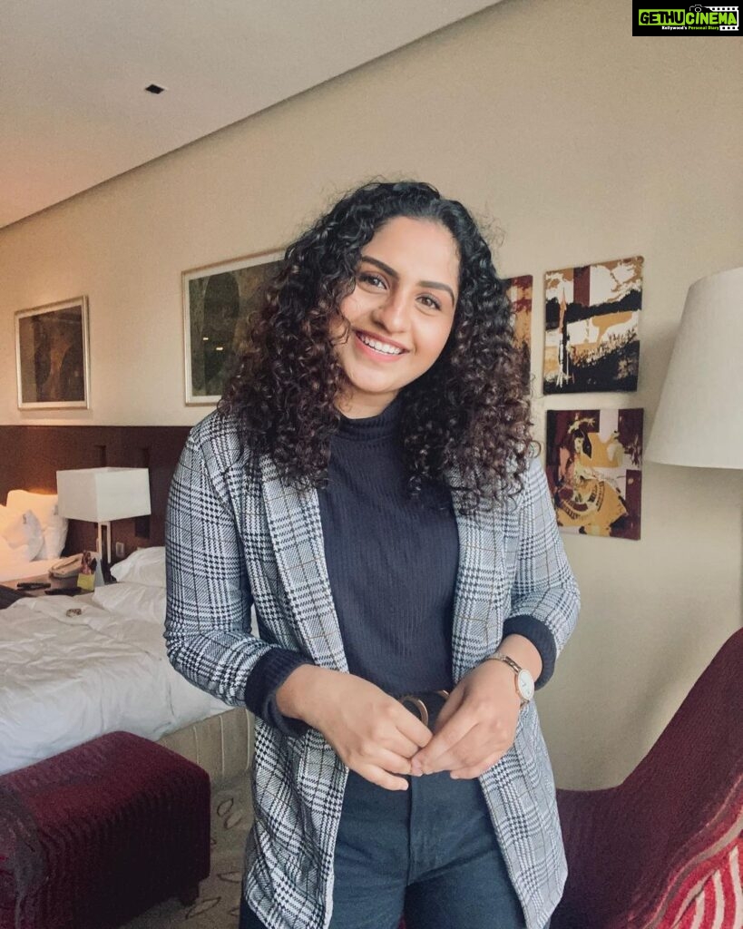 Actress Noorin Shereef HD Photos and Wallpapers December 2021 - Gethu ...