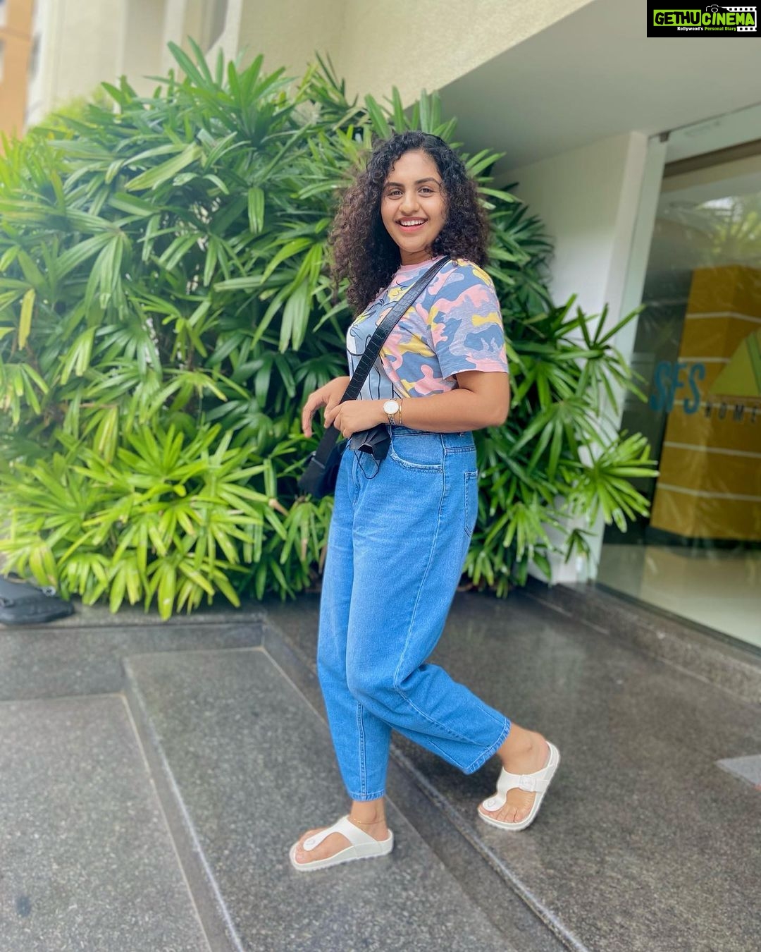 Actress Noorin Shereef HD Instagram Photos and Wallpapers September ...