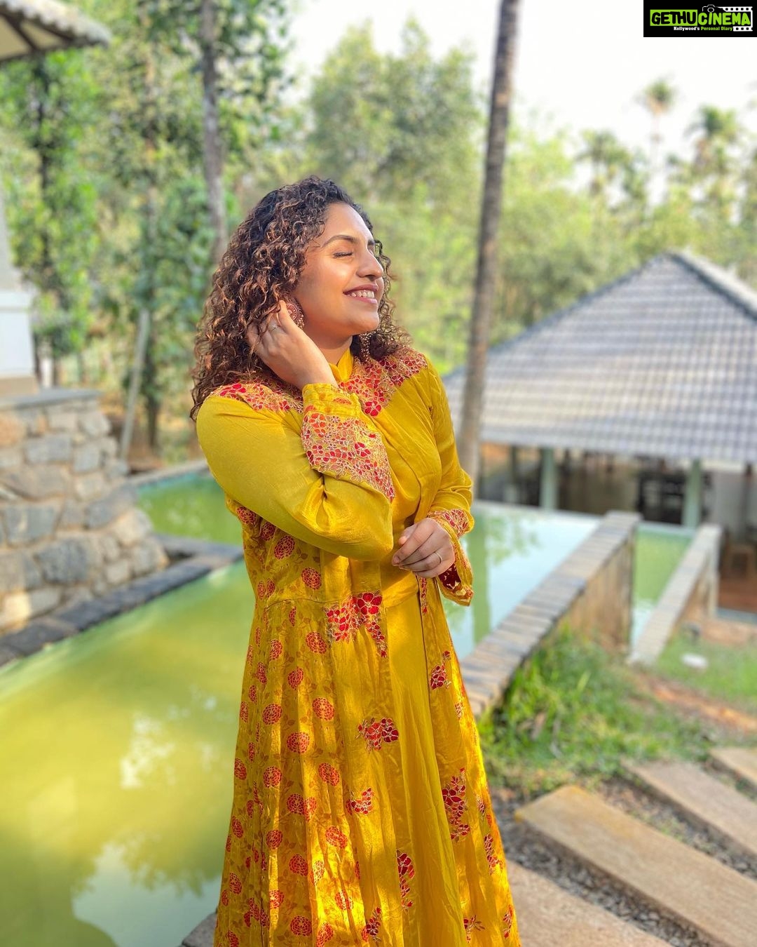 Noorin Shereef Instagram – Can you kiss me like this sun🌞? Between the ...