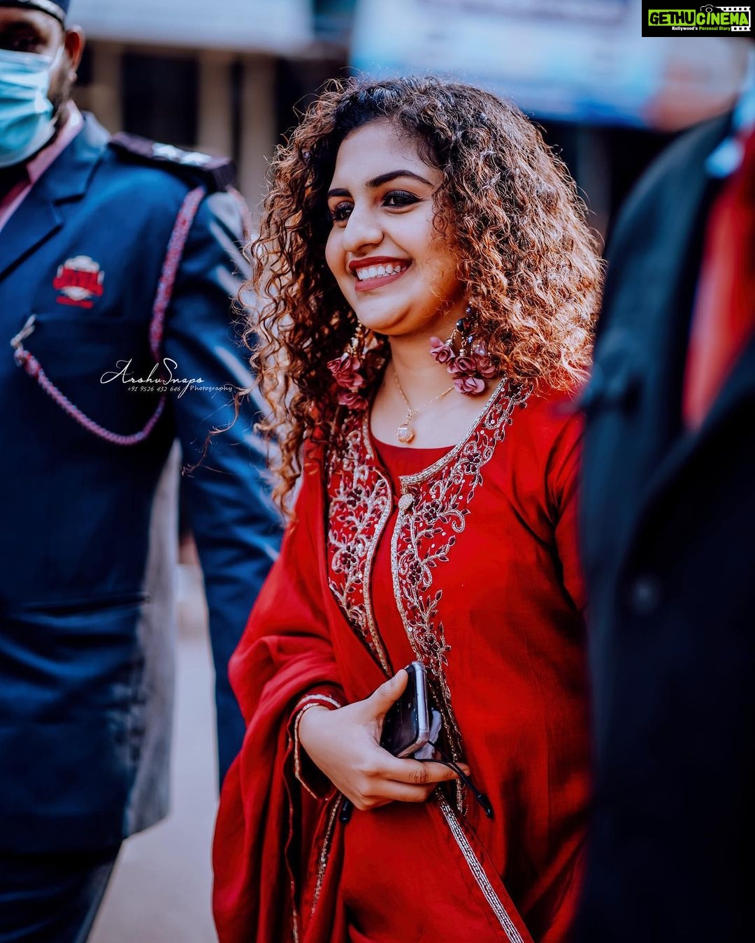 Noorin Shereef Instagram - #2019 when masks were just a word 📸 @fahim ...