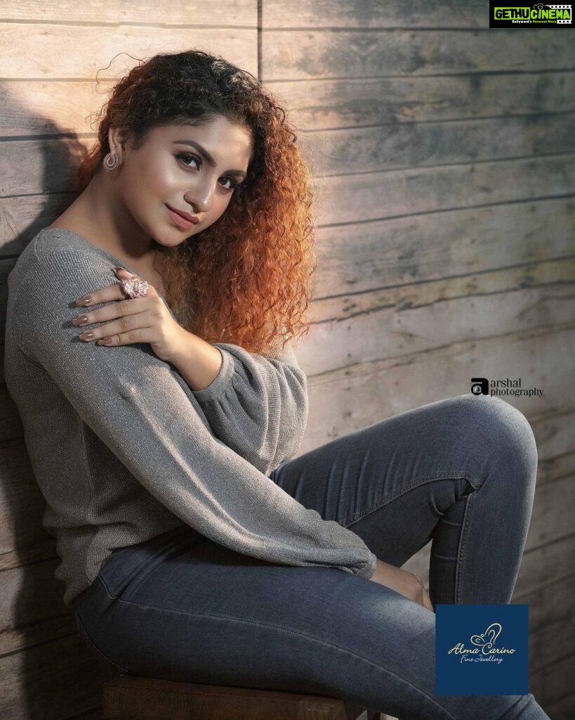 Actress Noorin Shereef HD Photos and Wallpapers February 2021 - Gethu ...