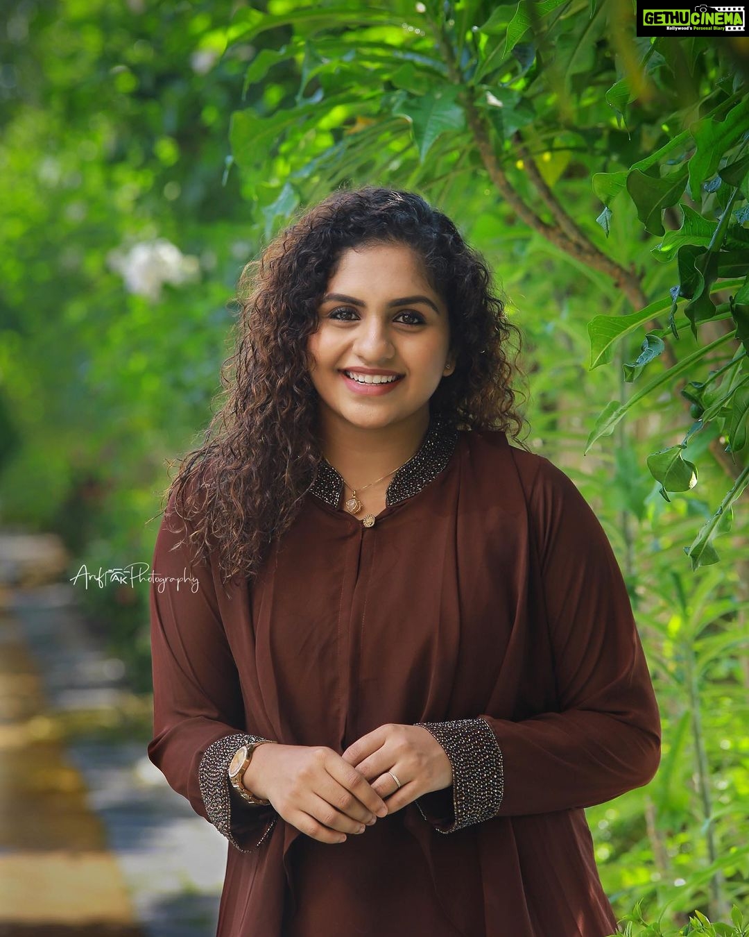 Actress Noorin Shereef HD Instagram Photos and Wallpapers January 2021 ...